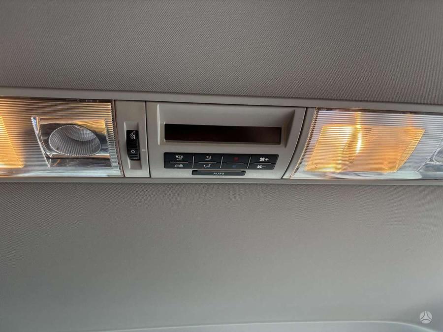 Grey Volkswagen Caravelle 2017 in Klaipeda, with an engine capacity of 1.97 L and mileage of 270 thousand km for 15500 €, photo 17 on AUTOMOTO.COM.LV