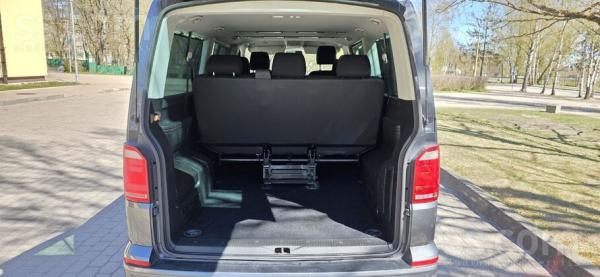 Grey Volkswagen Caravelle 2018 in Riga, with an engine capacity of 2.00 L and mileage of 330 thousand km for 19700 €, photo 5 on AUTOMOTO.COM.LV