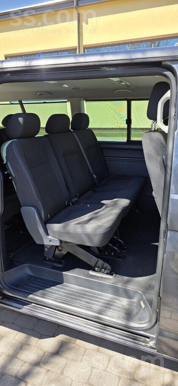 Grey Volkswagen Caravelle 2018 in Riga, with an engine capacity of 2.00 L and mileage of 330 thousand km for 19700 €, photo 6 on AUTOMOTO.COM.LV