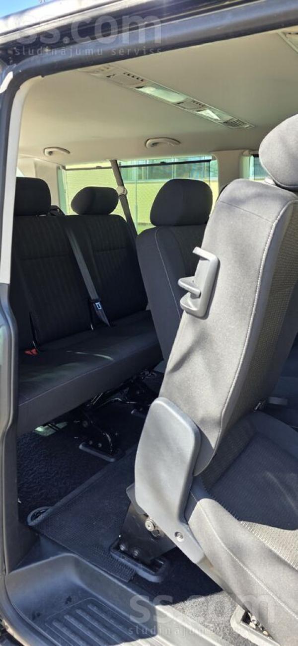 Grey Volkswagen Caravelle 2018 in Riga, with an engine capacity of 2.00 L and mileage of 330 thousand km for 19700 €, photo 7 on AUTOMOTO.COM.LV