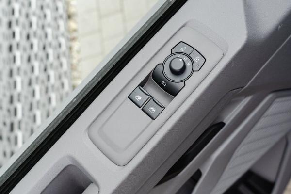 Grey Volkswagen Caravelle 2026 in Marupe, with an engine capacity of 2.00 L and mileage of 11 thousand km for 44900 €, photo 8 on AUTOMOTO.COM.LV