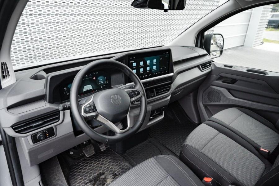 Grey Volkswagen Caravelle 2026 in Marupe, with an engine capacity of 2.00 L and mileage of 11 thousand km for 44900 €, photo 11 on AUTOMOTO.COM.LV