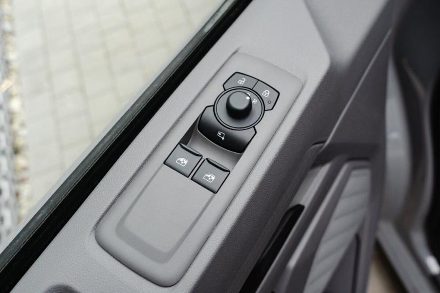 Grey Volkswagen Caravelle 2026 in Marupe, with an engine capacity of 2.00 L and mileage of 11 thousand km for 44900 €, photo 9 on AUTOMOTO.COM.LV