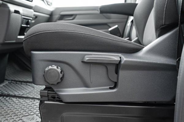 Pelēks Volkswagen Caravelle 2026 Mārupe, ar dzinēja tilpumu 2.00 L un nobraukumu 11 tūkst. km par 44900 €, foto 9 vietnē AUTOMOTO.COM.LV