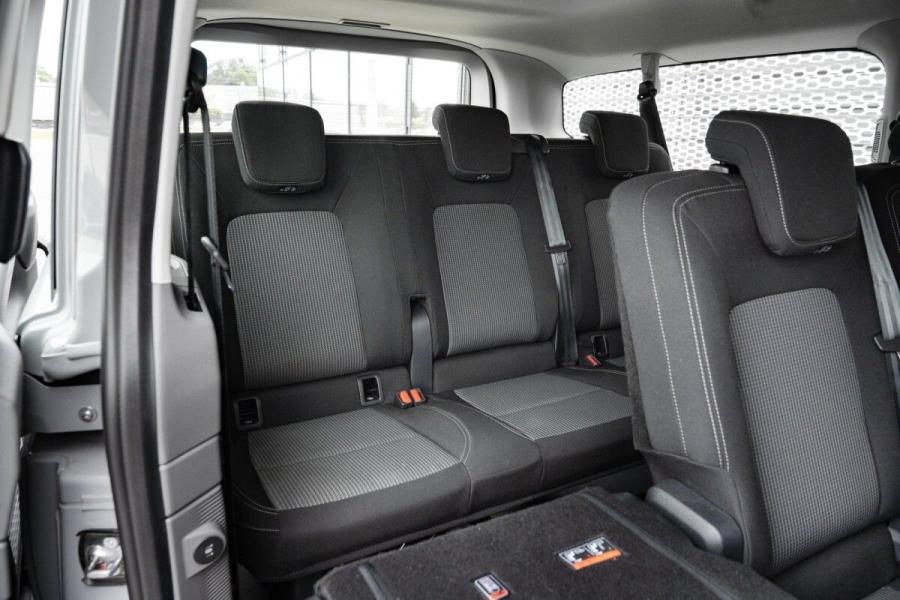Grey Volkswagen Caravelle 2026 in Marupe, with an engine capacity of 2.00 L and mileage of 11 thousand km for 44900 €, photo 26 on AUTOMOTO.COM.LV