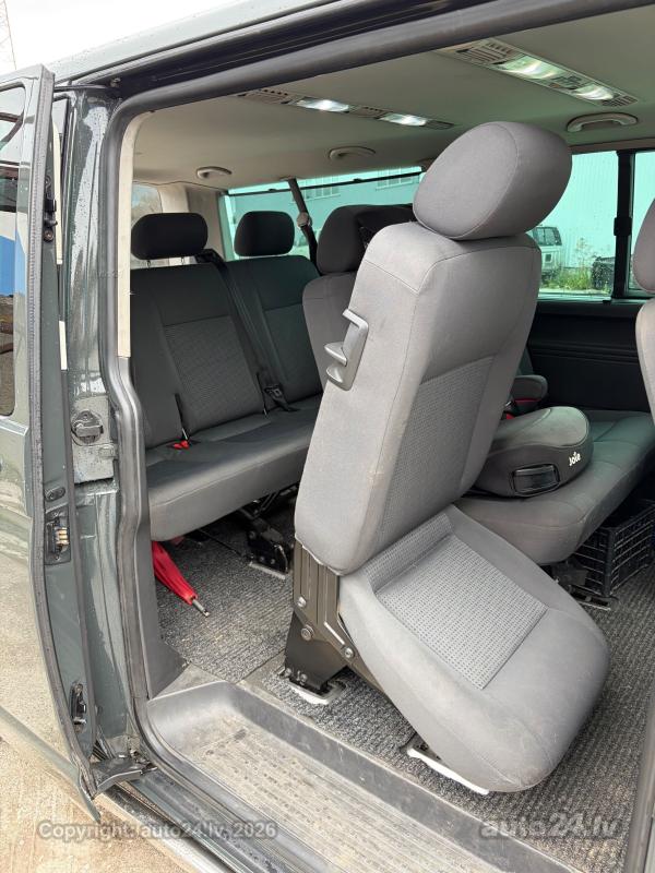 Pelēks Volkswagen Caravelle 2006 Rapla, ar dzinēja tilpumu 2.50 L un nobraukumu 479 tūkst. km par 8500 €, foto 7 vietnē AUTOMOTO.COM.LV