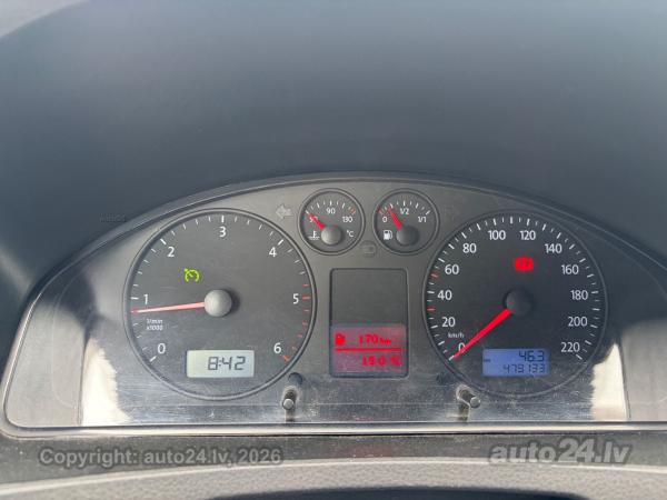 Pelēks Volkswagen Caravelle 2006 Rapla, ar dzinēja tilpumu 2.50 L un nobraukumu 479 tūkst. km par 8500 €, foto 10 vietnē AUTOMOTO.COM.LV