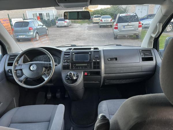 Pelēks Volkswagen Caravelle 2008 Narva, ar dzinēja tilpumu 2.50 L un nobraukumu 444 tūkst. km par 3999 €, foto 11 vietnē AUTOMOTO.COM.LV