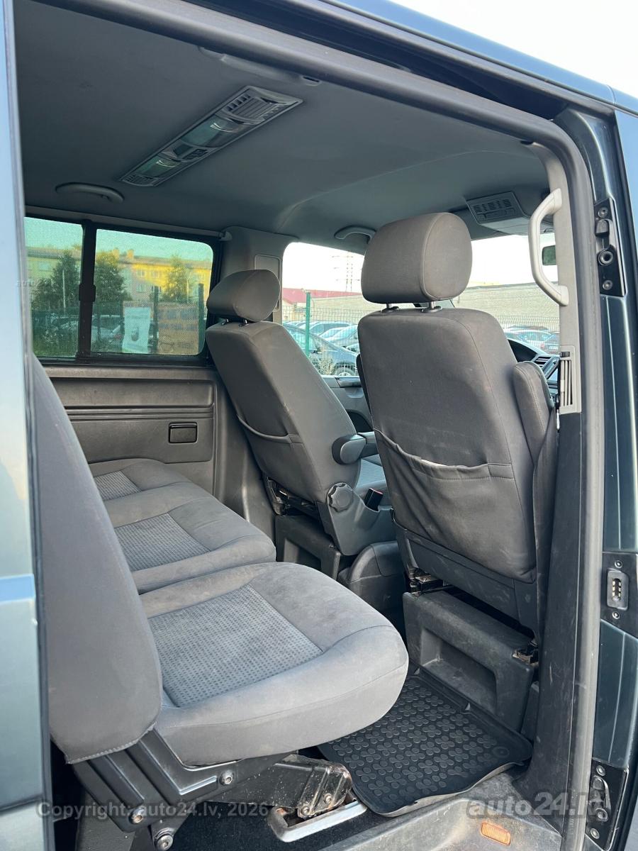 Grey Volkswagen Caravelle 2008 in Narva, with an engine capacity of 2.50 L and mileage of 460 thousand km for 3999 €, photo 15 on AUTOMOTO.COM.LV