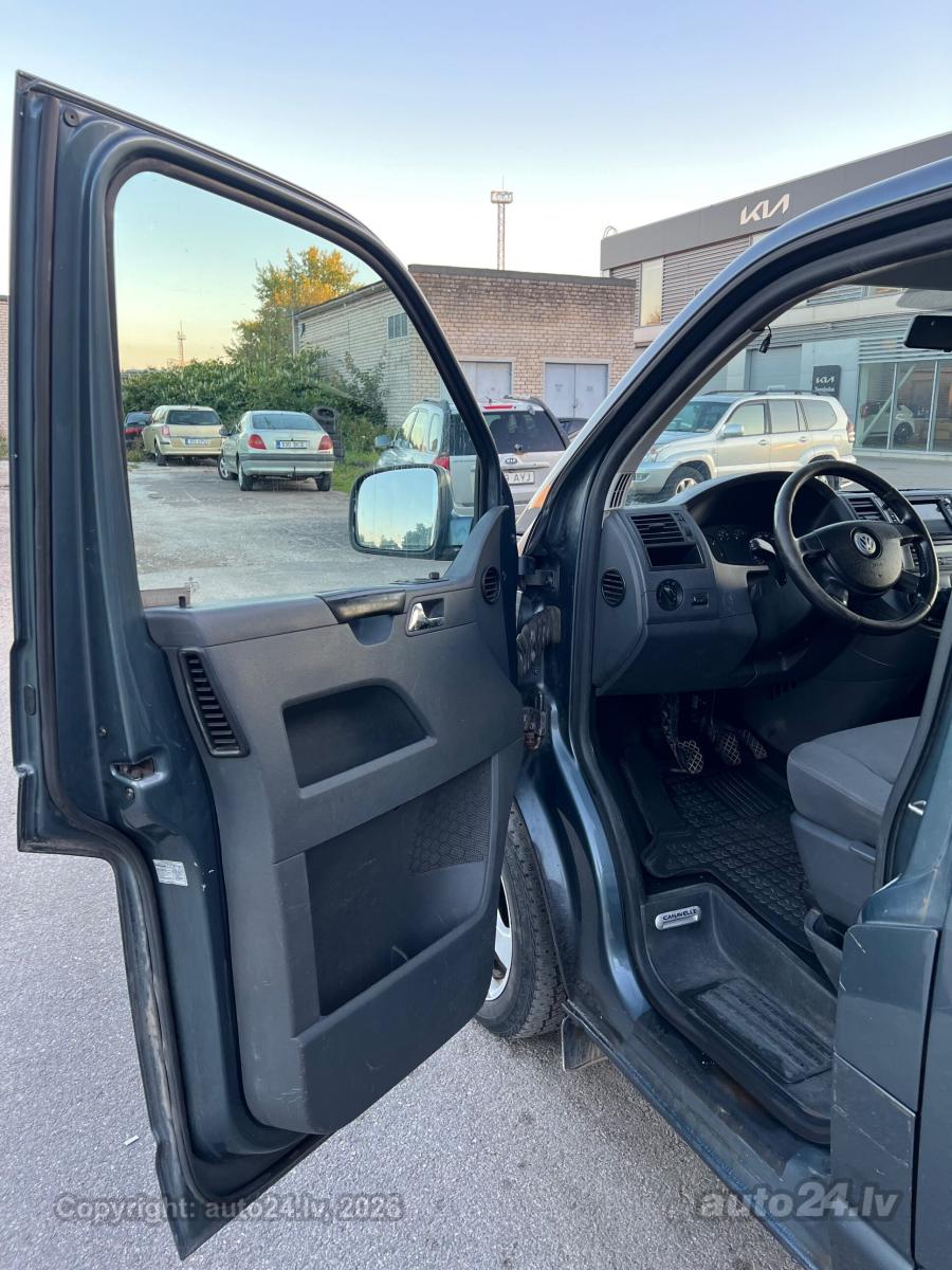Grey Volkswagen Caravelle 2008 in Narva, with an engine capacity of 2.50 L and mileage of 460 thousand km for 3999 €, photo 16 on AUTOMOTO.COM.LV