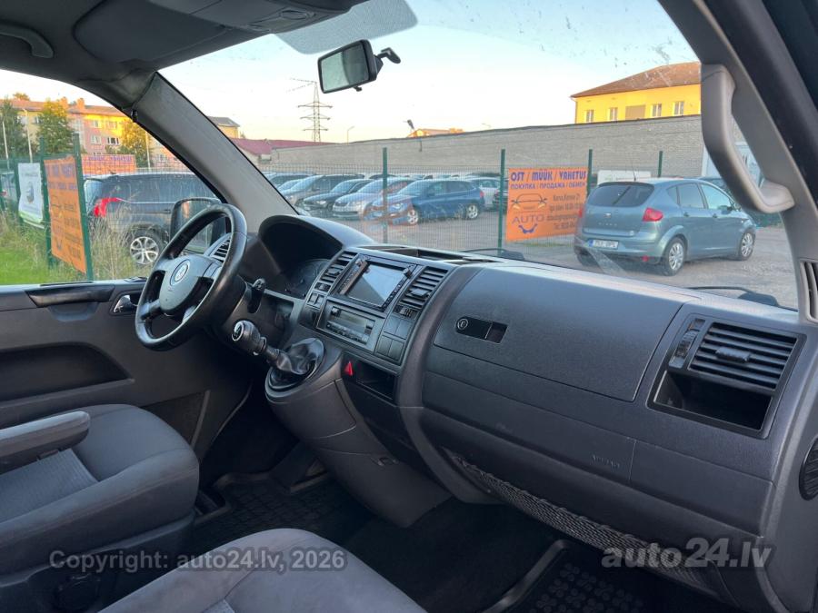 Grey Volkswagen Caravelle 2008 in Narva, with an engine capacity of 2.50 L and mileage of 460 thousand km for 3999 €, photo 17 on AUTOMOTO.COM.LV
