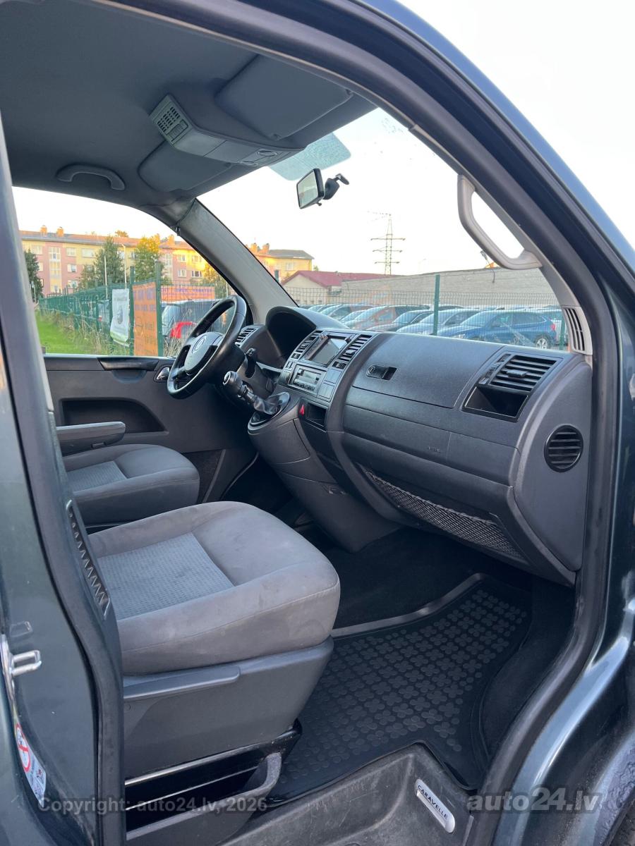 Grey Volkswagen Caravelle 2008 in Narva, with an engine capacity of 2.50 L and mileage of 460 thousand km for 3999 €, photo 18 on AUTOMOTO.COM.LV