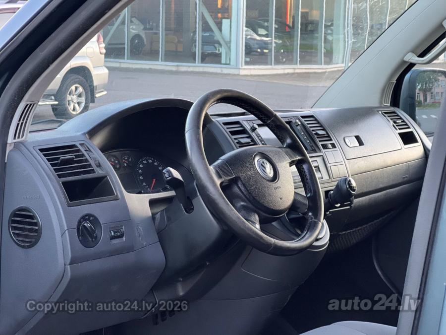 Grey Volkswagen Caravelle 2008 in Narva, with an engine capacity of 2.50 L and mileage of 460 thousand km for 3999 €, photo 21 on AUTOMOTO.COM.LV