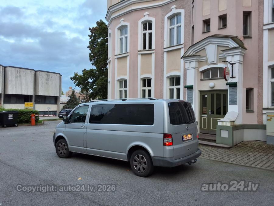 Grey Volkswagen Caravelle 2008 in Tallinn, with an engine capacity of 2.50 L and mileage of 350 thousand km for 7900 €, photo 4 on AUTOMOTO.COM.LV