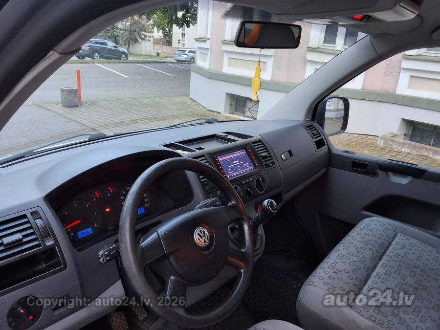 Grey Volkswagen Caravelle 2008 in Tallinn, with an engine capacity of 2.50 L and mileage of 350 thousand km for 7900 €, photo 5 on AUTOMOTO.COM.LV