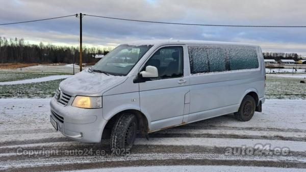 Grey Volkswagen Caravelle 2009 in Tallinn, with an engine capacity of 2.50 L and mileage of 442 thousand km for 4499 €, photo 2 on AUTOMOTO.COM.LV