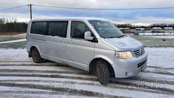 Grey Volkswagen Caravelle 2009 in Tallinn, with an engine capacity of 2.50 L and mileage of 442 thousand km for 4499 €, photo 3 on AUTOMOTO.COM.LV