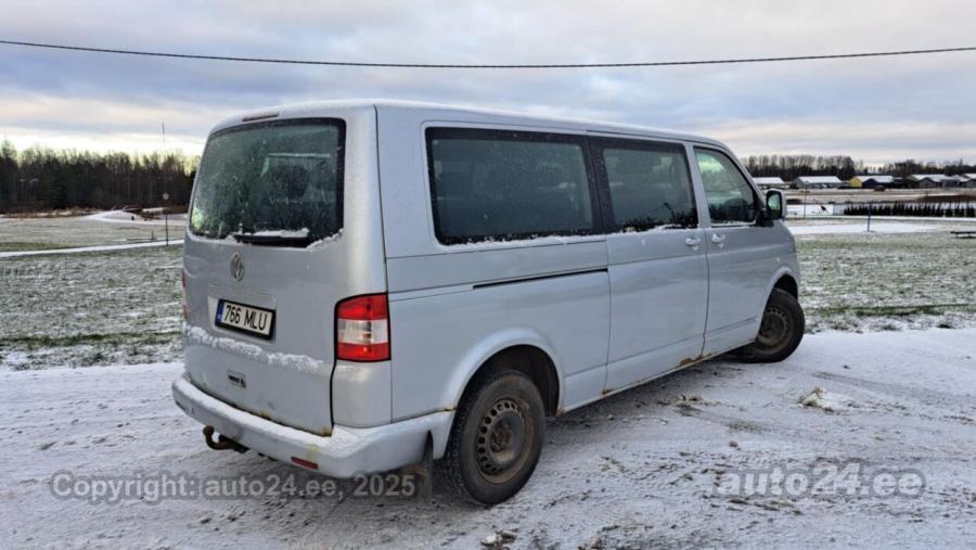 Grey Volkswagen Caravelle 2009 in Tallinn, with an engine capacity of 2.50 L and mileage of 442 thousand km for 4499 €, photo 5 on AUTOMOTO.COM.LV