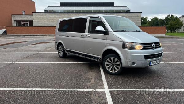Pelēks Volkswagen Caravelle 2010 Tallina, ar dzinēja tilpumu 2.00 L un nobraukumu 291 tūkst. km par 8000 €, foto 3 vietnē AUTOMOTO.COM.LV