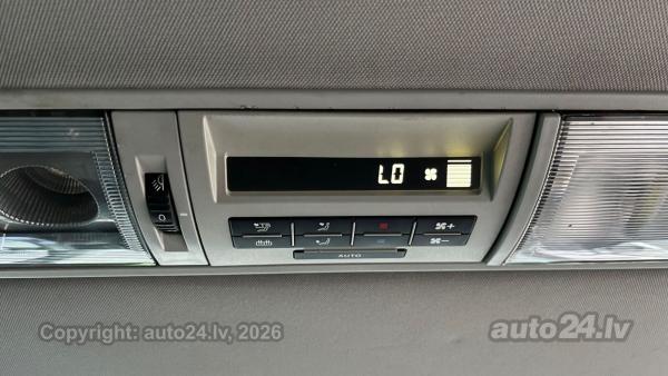 Pelēks Volkswagen Caravelle 2010 Tallina, ar dzinēja tilpumu 2.00 L un nobraukumu 291 tūkst. km par 8000 €, foto 10 vietnē AUTOMOTO.COM.LV