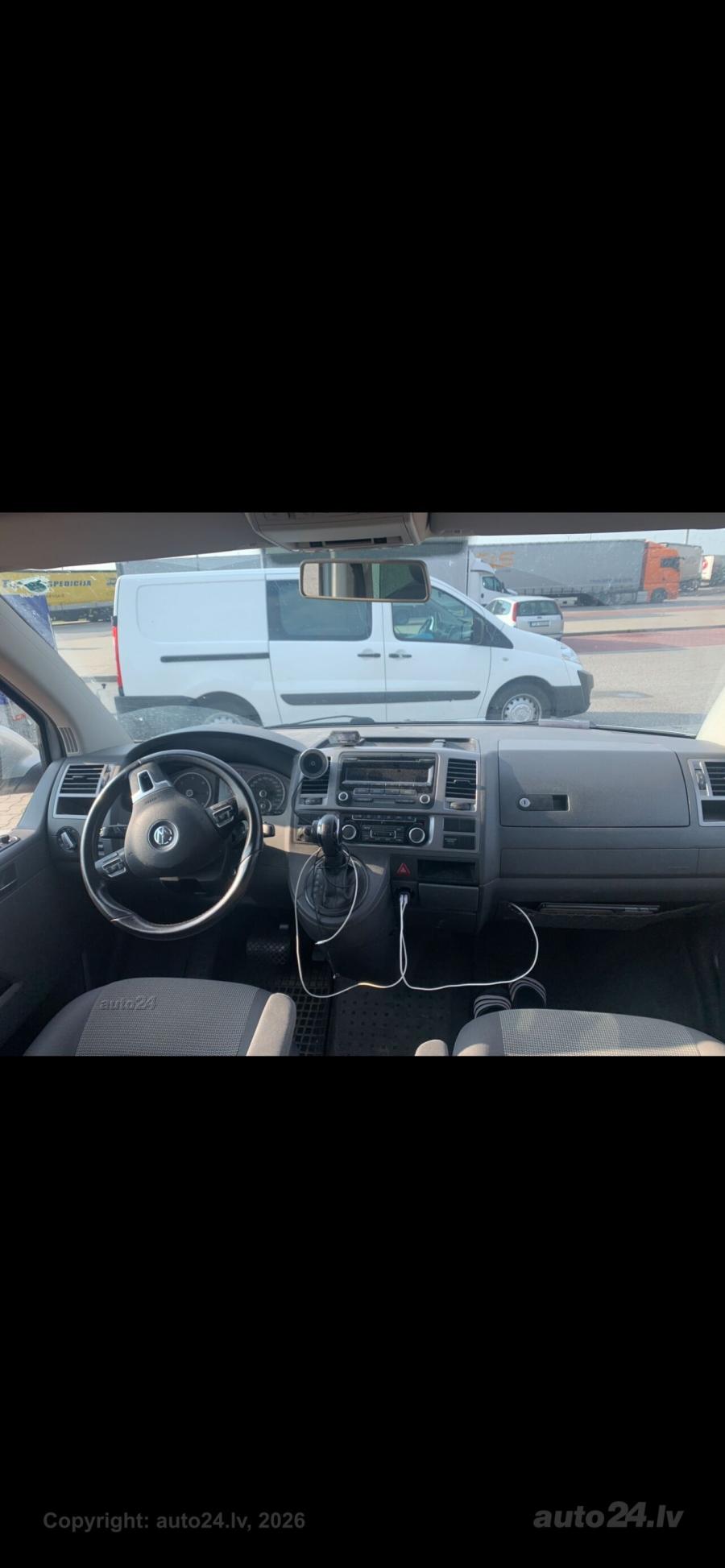 Pelēks Volkswagen Caravelle 2012 Tallina, ar dzinēja tilpumu 2.00 L un nobraukumu 325 tūkst. km par 10900 €, foto 6 vietnē AUTOMOTO.COM.LV