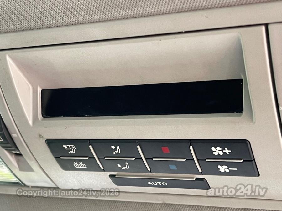 Pelēks Volkswagen Caravelle 2012 Tallina, ar dzinēja tilpumu 2.00 L un nobraukumu 325 tūkst. km par 10900 €, foto 9 vietnē AUTOMOTO.COM.LV