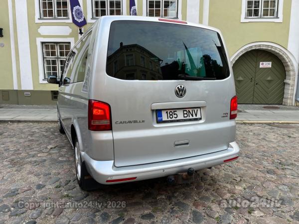 Pelēks Volkswagen Caravelle 2013 Tallina, ar dzinēja tilpumu 2.00 L un nobraukumu 364 tūkst. km par 14500 €, foto 4 vietnē AUTOMOTO.COM.LV