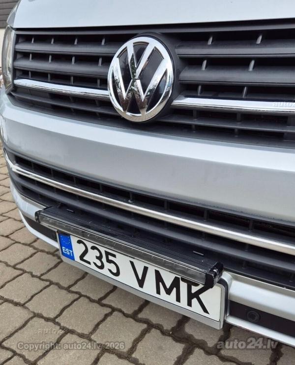 Pelēks Volkswagen Caravelle 2016 Tallina, ar dzinēja tilpumu 2.00 L un nobraukumu 154 tūkst. km par 20000 €, foto 5 vietnē AUTOMOTO.COM.LV