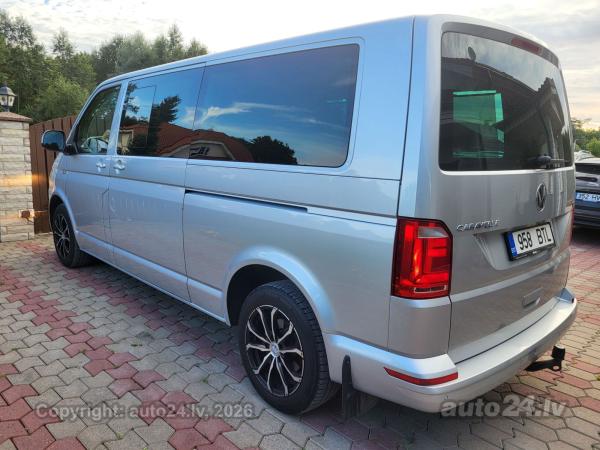 Pelēks Volkswagen Caravelle 2017 Tallina, ar dzinēja tilpumu 2.00 L un nobraukumu 238 tūkst. km par 26900 €, foto 4 vietnē AUTOMOTO.COM.LV