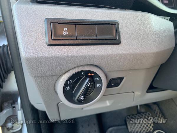 Pelēks Volkswagen Caravelle 2021 Tallina, ar dzinēja tilpumu 2.00 L un nobraukumu 179 tūkst. km par 36999 €, foto 10 vietnē AUTOMOTO.COM.LV