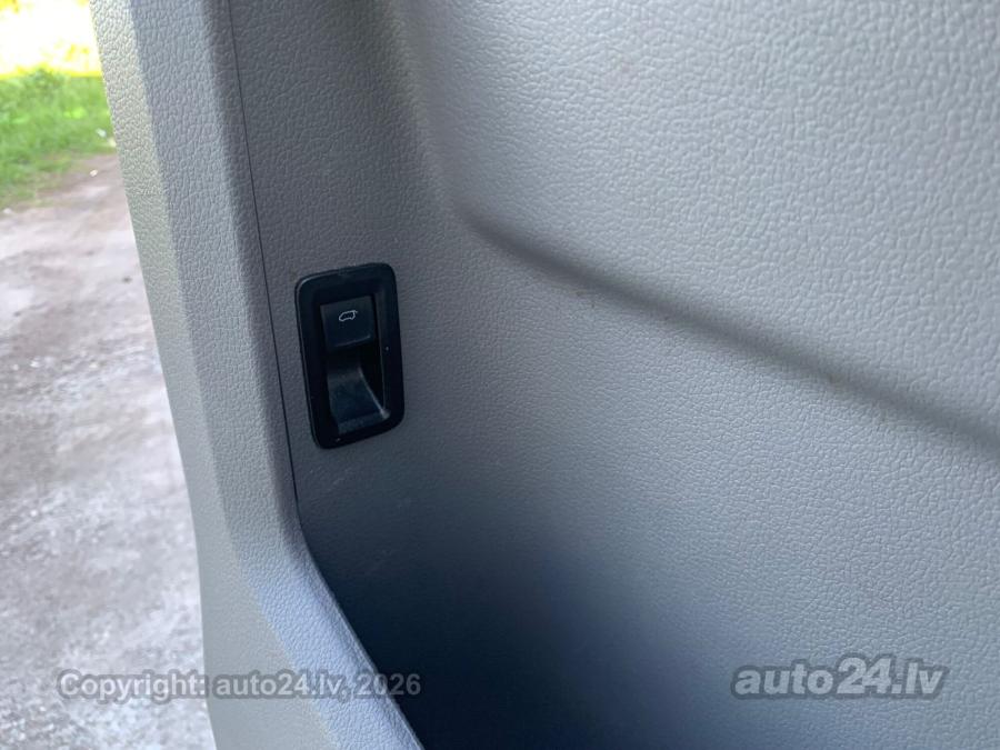 Pelēks Volkswagen Caravelle 2021 Tallina, ar dzinēja tilpumu 2.00 L un nobraukumu 179 tūkst. km par 36999 €, foto 12 vietnē AUTOMOTO.COM.LV