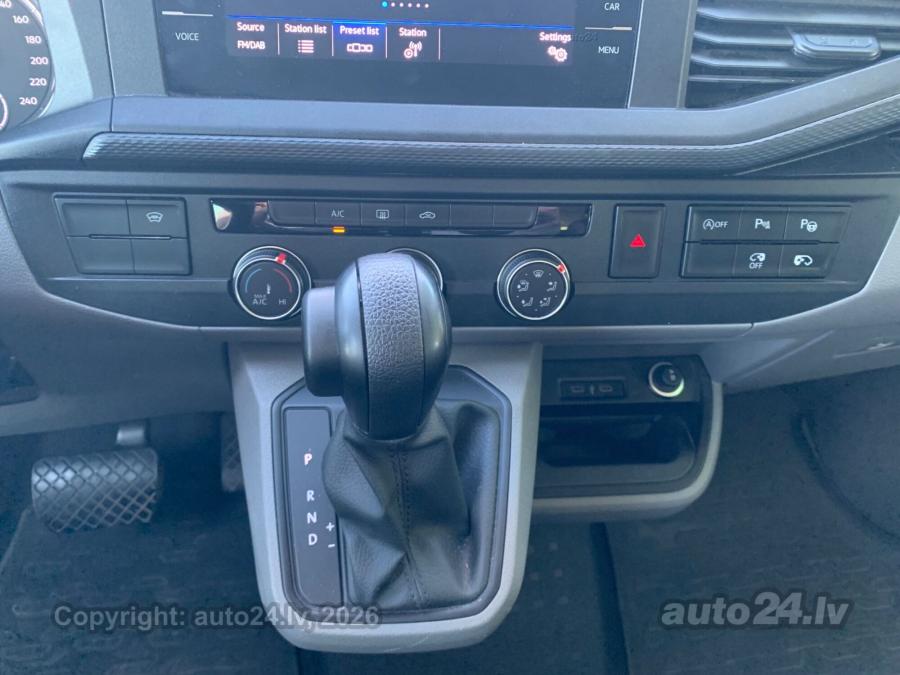 Pelēks Volkswagen Caravelle 2021 Tallina, ar dzinēja tilpumu 2.00 L un nobraukumu 179 tūkst. km par 36999 €, foto 14 vietnē AUTOMOTO.COM.LV
