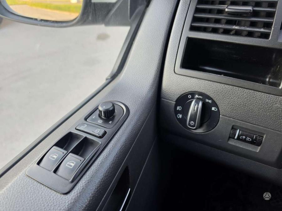 Volkswagen Caravelle 2011 Šauļi, ar dzinēja tilpumu 2.00 L un nobraukumu 351 tūkst. km par 9500 €, foto 14 vietnē AUTOMOTO.COM.LV
