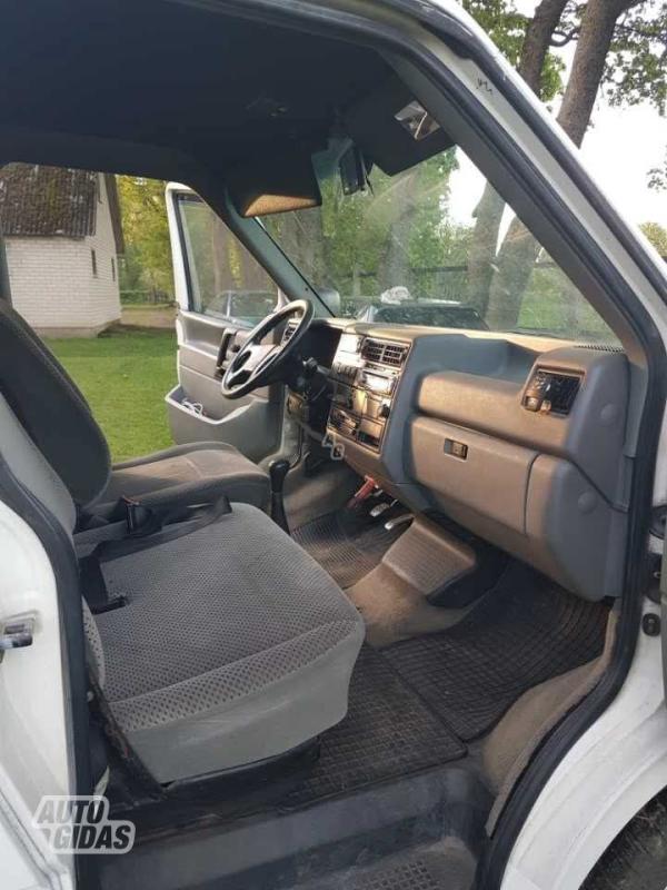 Volkswagen Caravelle 1994 Panevēža, ar dzinēja tilpumu 2.50 L un nobraukumu 328 tūkst. km par 1600 €, foto 4 vietnē AUTOMOTO.COM.LV