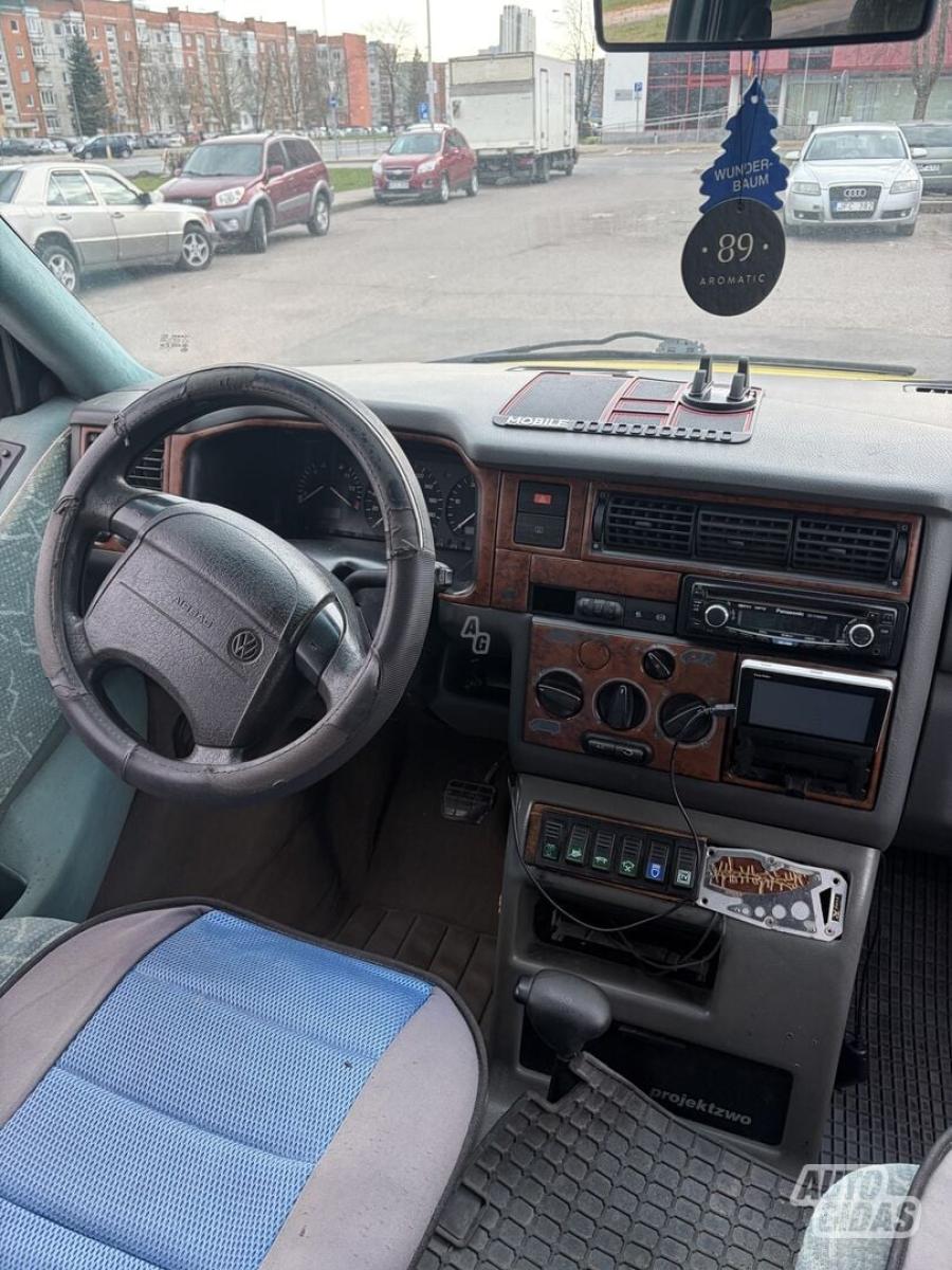 Volkswagen Caravelle 1998 Klaipėda, ar dzinēja tilpumu 2.50 L un nobraukumu 807 tūkst. km par 2300 €, foto 8 vietnē AUTOMOTO.COM.LV