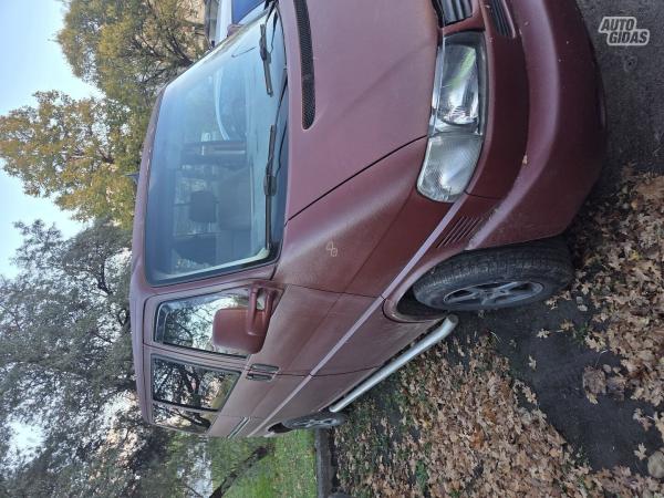 Volkswagen Caravelle 1999 in Utena, with an engine capacity of 2.50 L and mileage of 500 thousand km for 1500 €, photo 1 on AUTOMOTO.COM.LV