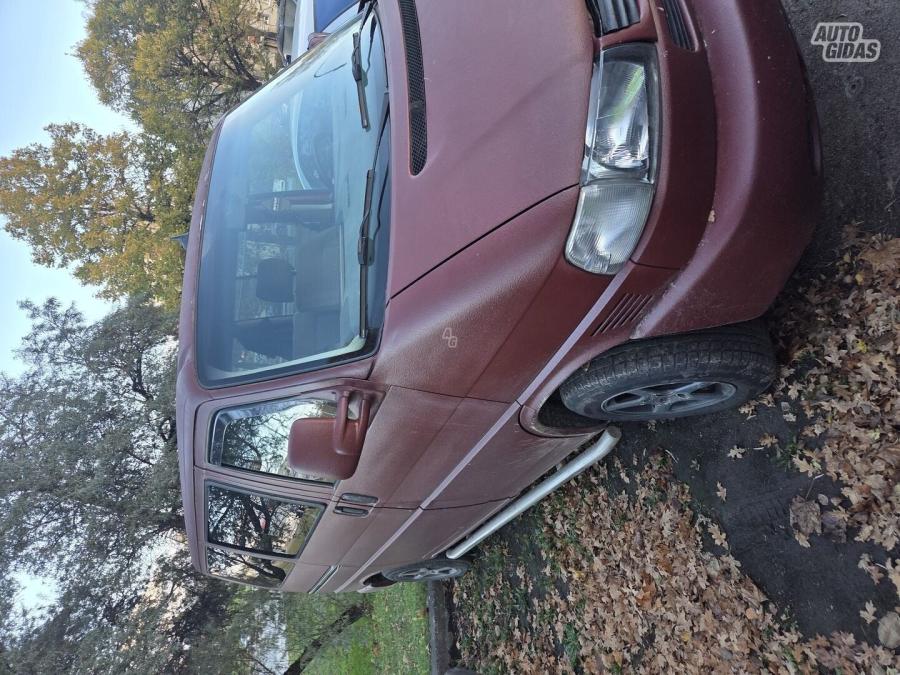 Volkswagen Caravelle 1999 in Utena, with an engine capacity of 2.50 L and mileage of 500 thousand km for 1500 €, photo 1 on AUTOMOTO.COM.LV