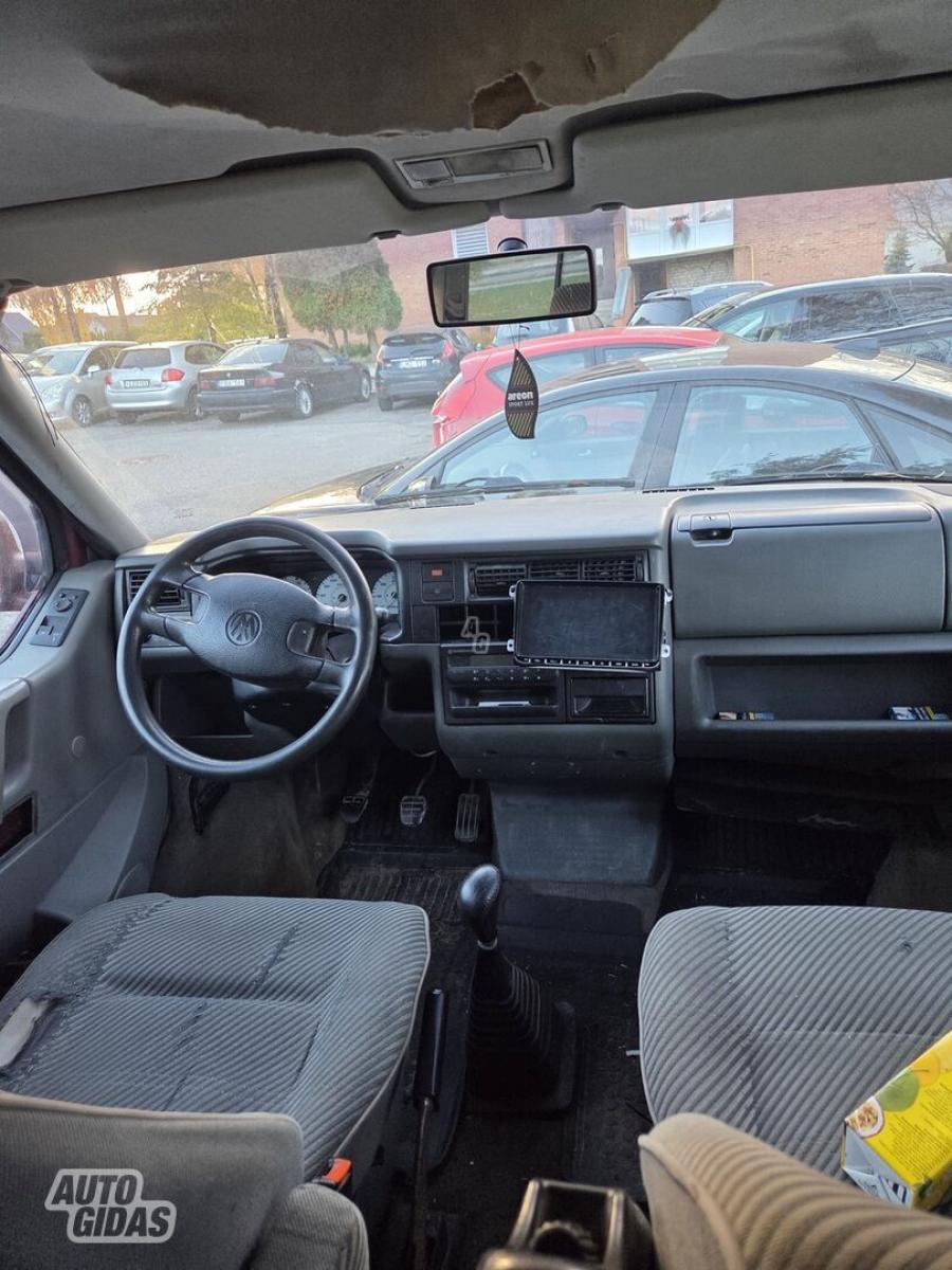 Volkswagen Caravelle 1999 in Utena, with an engine capacity of 2.50 L and mileage of 500 thousand km for 1500 €, photo 5 on AUTOMOTO.COM.LV