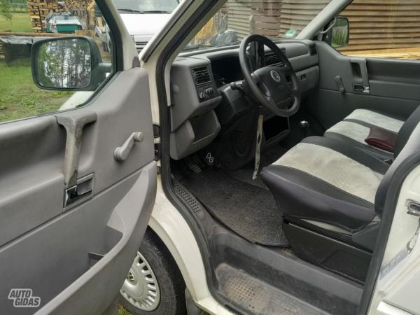 Volkswagen Caravelle 2001 in Druskininkai, with an engine capacity of 2.50 L and mileage of 242 thousand km for 5900 €, photo 5 on AUTOMOTO.COM.LV