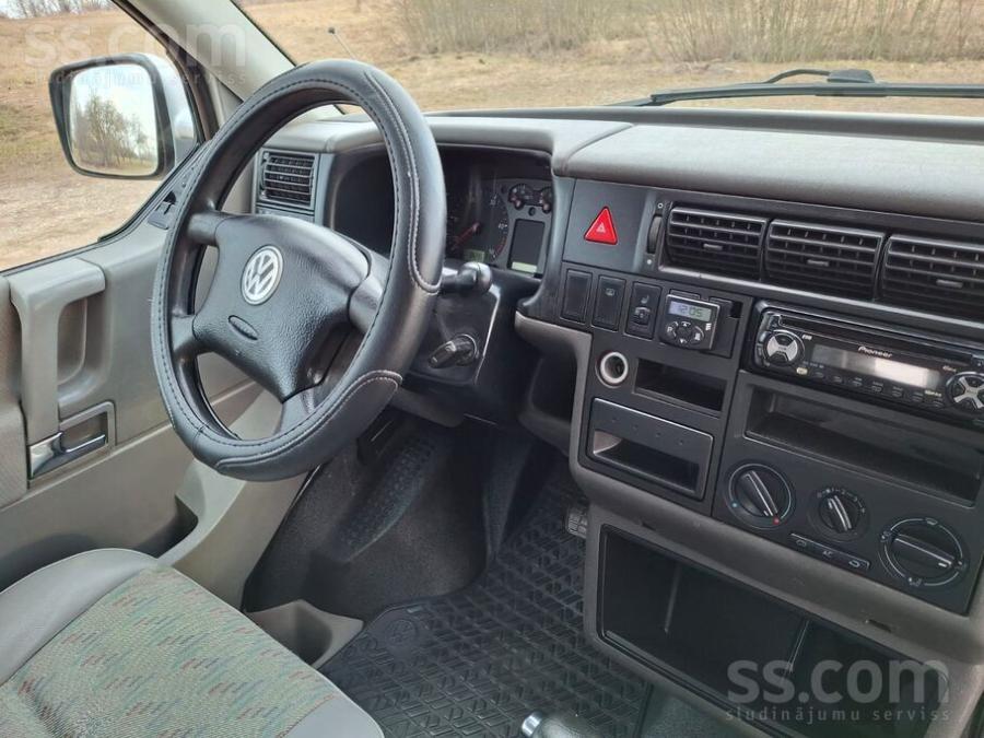 Volkswagen Caravelle 2002 Tukums, ar dzinēja tilpumu 2.50 L un nobraukumu 459 tūkst. km par 5900 €, foto 9 vietnē AUTOMOTO.COM.LV