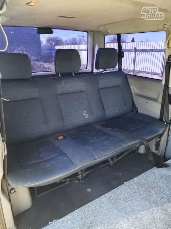 Volkswagen Caravelle 2003 Kauņa, ar dzinēja tilpumu 2.50 L un nobraukumu 460 tūkst. km par 3800 €, foto 5 vietnē AUTOMOTO.COM.LV