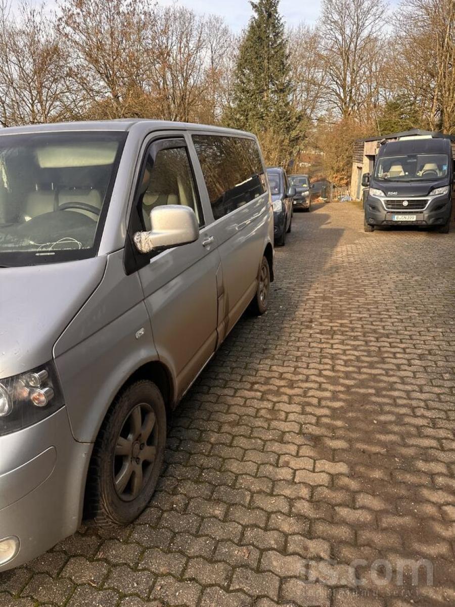 Volkswagen Caravelle 2006 in Daugavpils, with an engine capacity of 2.50 L and mileage of 421 thousand km for 5700 €, photo 3 on AUTOMOTO.COM.LV