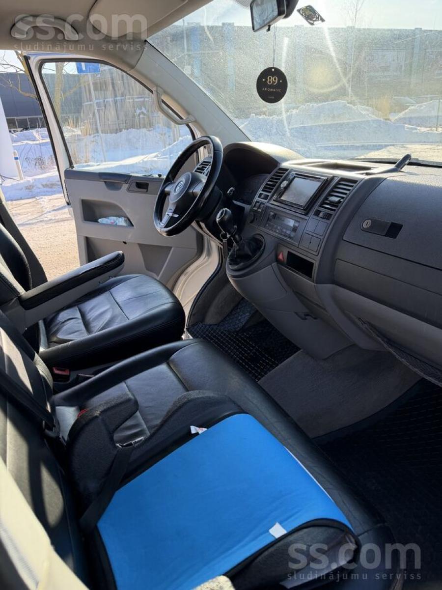 Volkswagen Caravelle 2006 in Riga, with an engine capacity of 2.50 L and mileage of 366 thousand km for 9000 €, photo 4 on AUTOMOTO.COM.LV