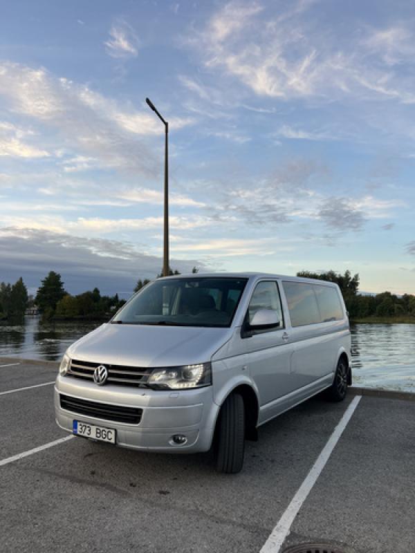 Volkswagen Caravelle 2012 in Narva, with an engine capacity of 2.00 L and mileage of 322 thousand km for 10900 €, photo 3 on AUTOMOTO.COM.LV