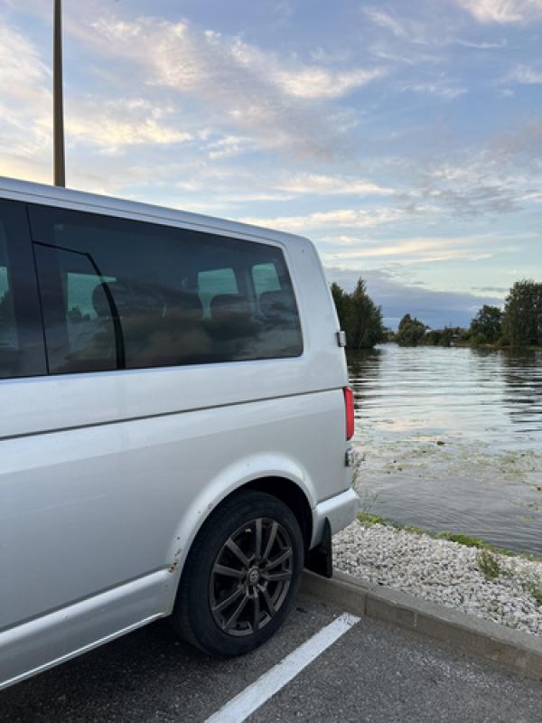 Volkswagen Caravelle 2012 in Narva, with an engine capacity of 2.00 L and mileage of 322 thousand km for 10900 €, photo 5 on AUTOMOTO.COM.LV