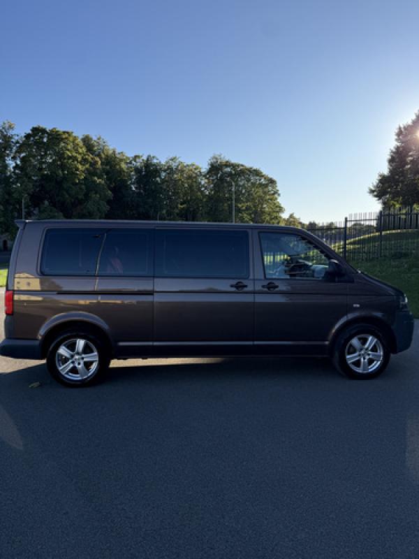 Volkswagen Caravelle 2012 in Tallinn, with an engine capacity of 2.00 L and mileage of 389 thousand km for 11499 €, photo 8 on AUTOMOTO.COM.LV
