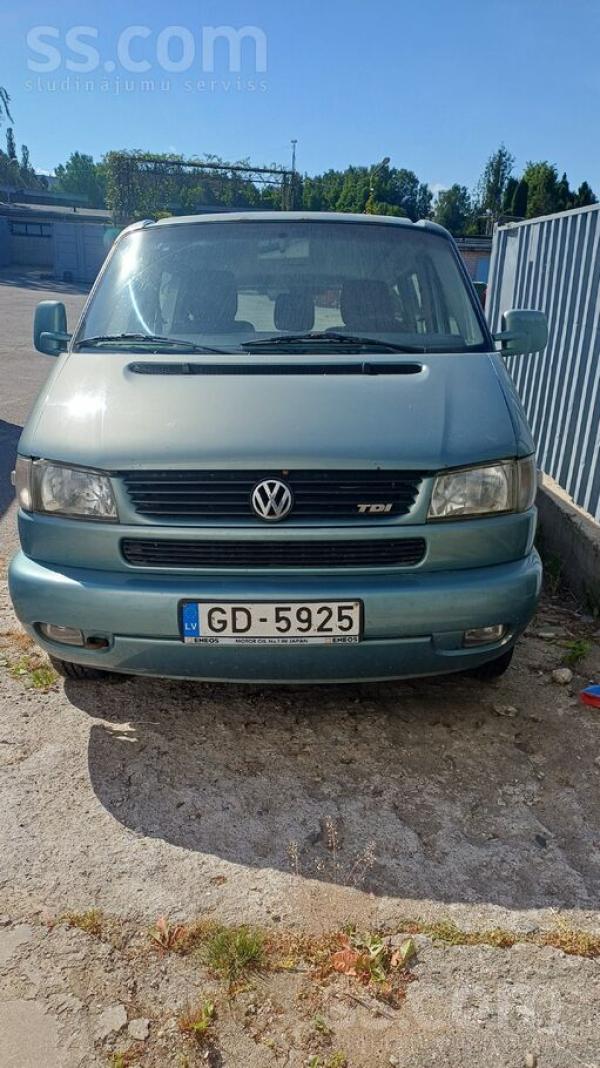 Volkswagen Caravelle 2021 in Riga, with an engine capacity of 2.50 L and mileage of 357 thousand km for 800 €, photo 2 on AUTOMOTO.COM.LV