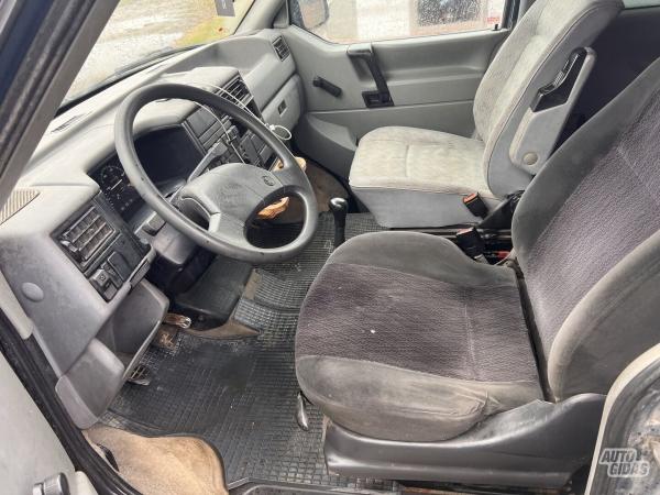 Volkswagen Caravelle 1995 in Kaunas, with an engine capacity of 2.40 L and mileage of 320 thousand km for 1000 €, photo 9 on AUTOMOTO.COM.LV