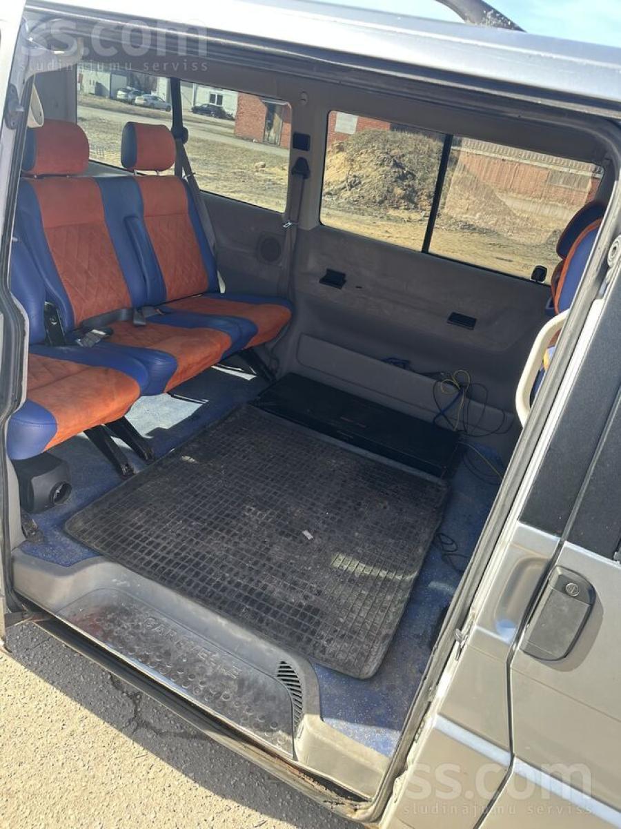Volkswagen Caravelle 2000 Rīga, ar dzinēja tilpumu 2.50 L un nobraukumu 607 tūkst. km par 3150 €, foto 7 vietnē AUTOMOTO.COM.LV