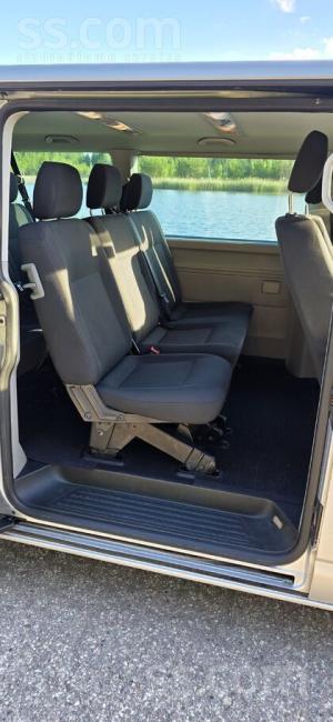 Volkswagen Caravelle 2015 in Riga, with an engine capacity of 2.00 L and mileage of 390 thousand km for 16500 €, photo 8 on AUTOMOTO.COM.LV